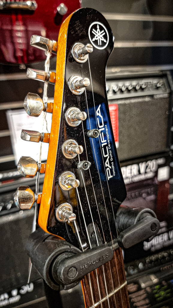 Yamaha Pacifica Model 611H Electric Guitar - Black – Sound Centre